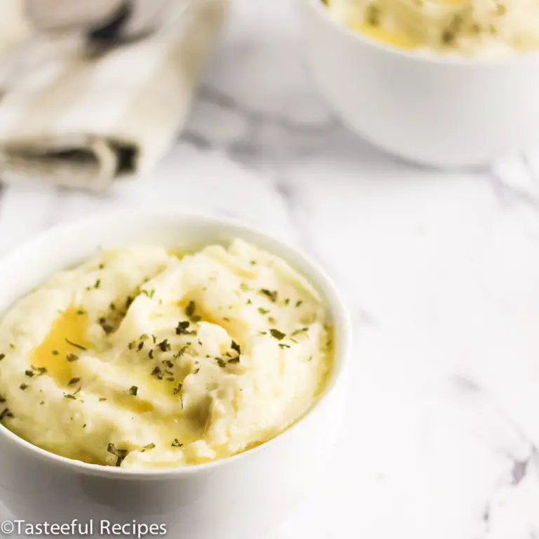 Simple Creamy Mashed Potatoes Recipe - Tasteeful Recipes